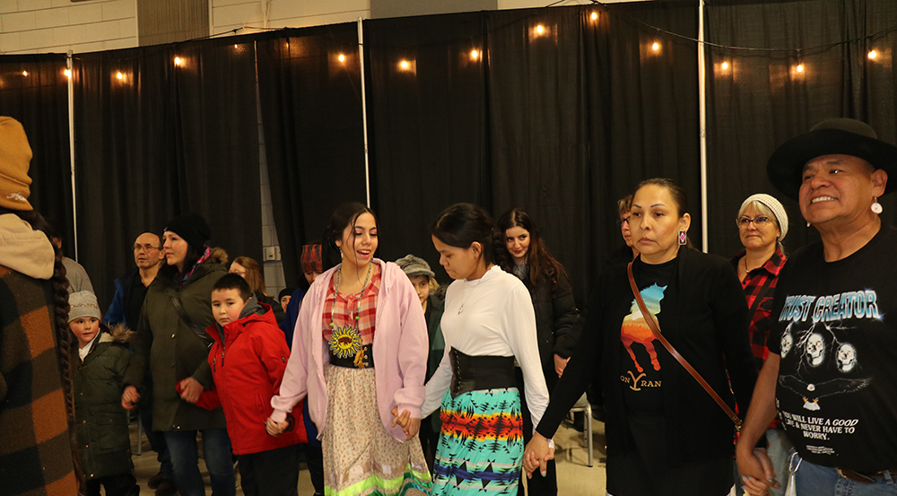 Warm weather welcomes thousands to Edmonton winter festival - Alberta ...